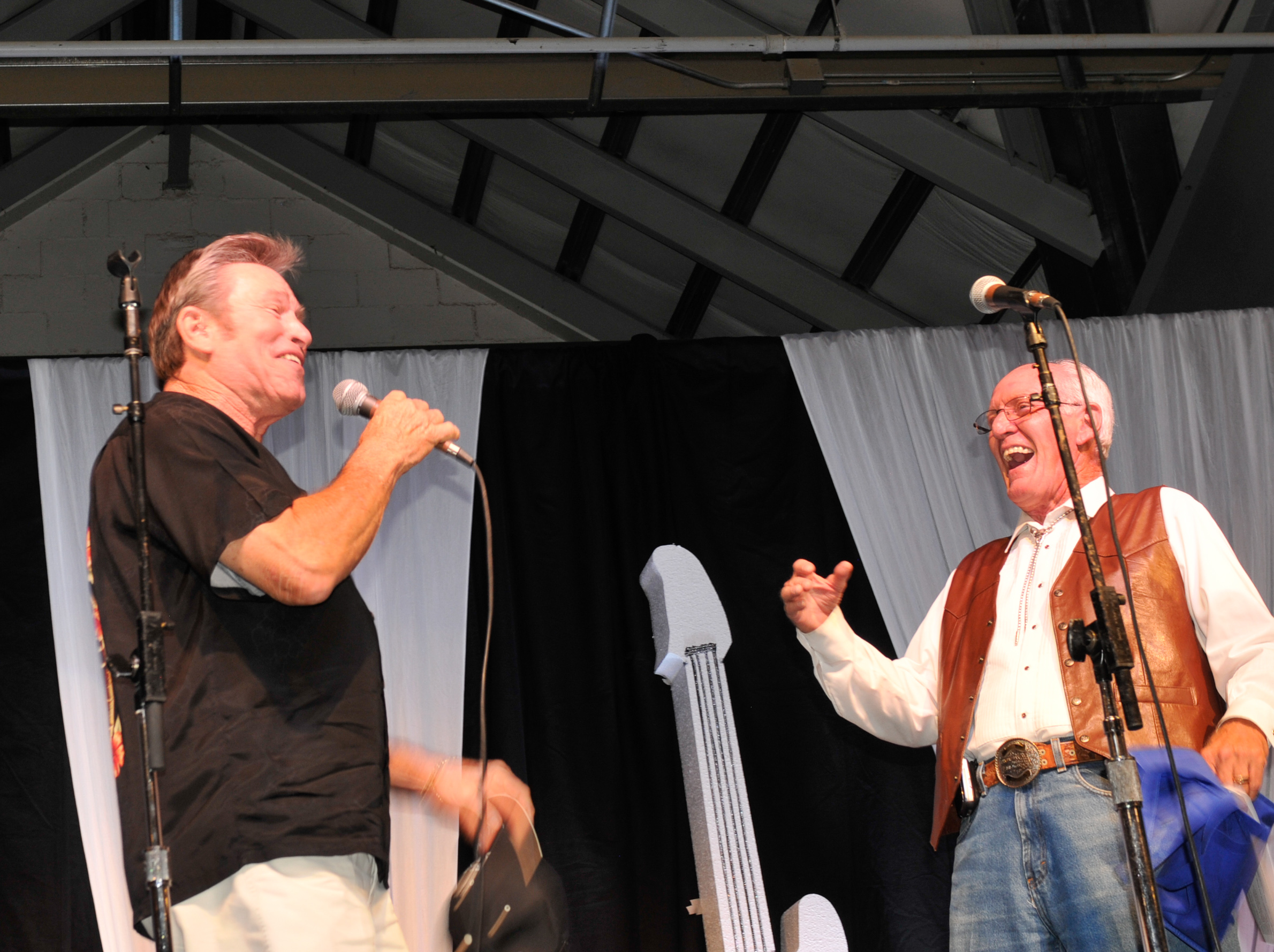 Actor Burton Gilliam talks on stage with Bo Cottrell