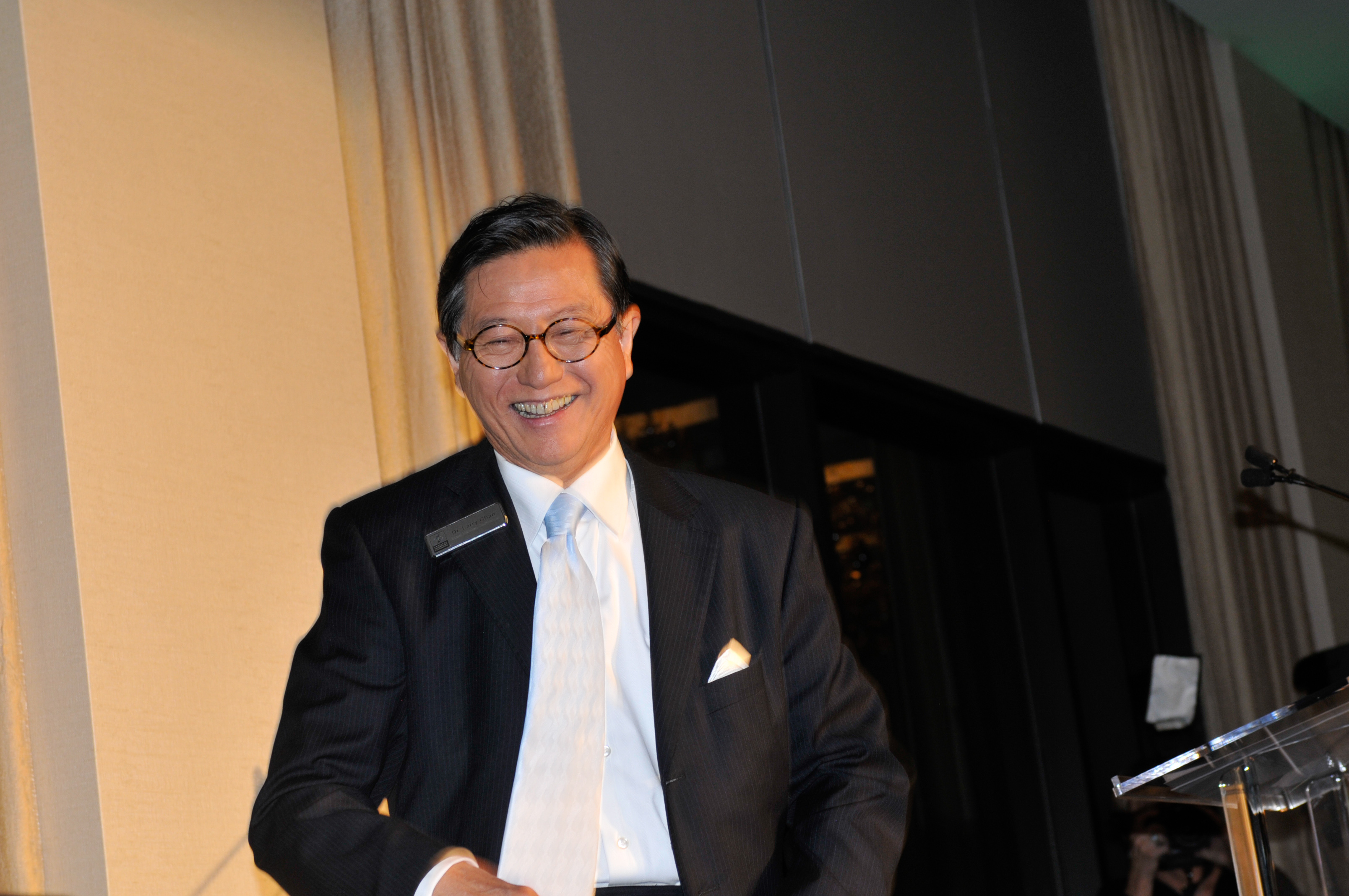 Dr. Larry Chan receives his award