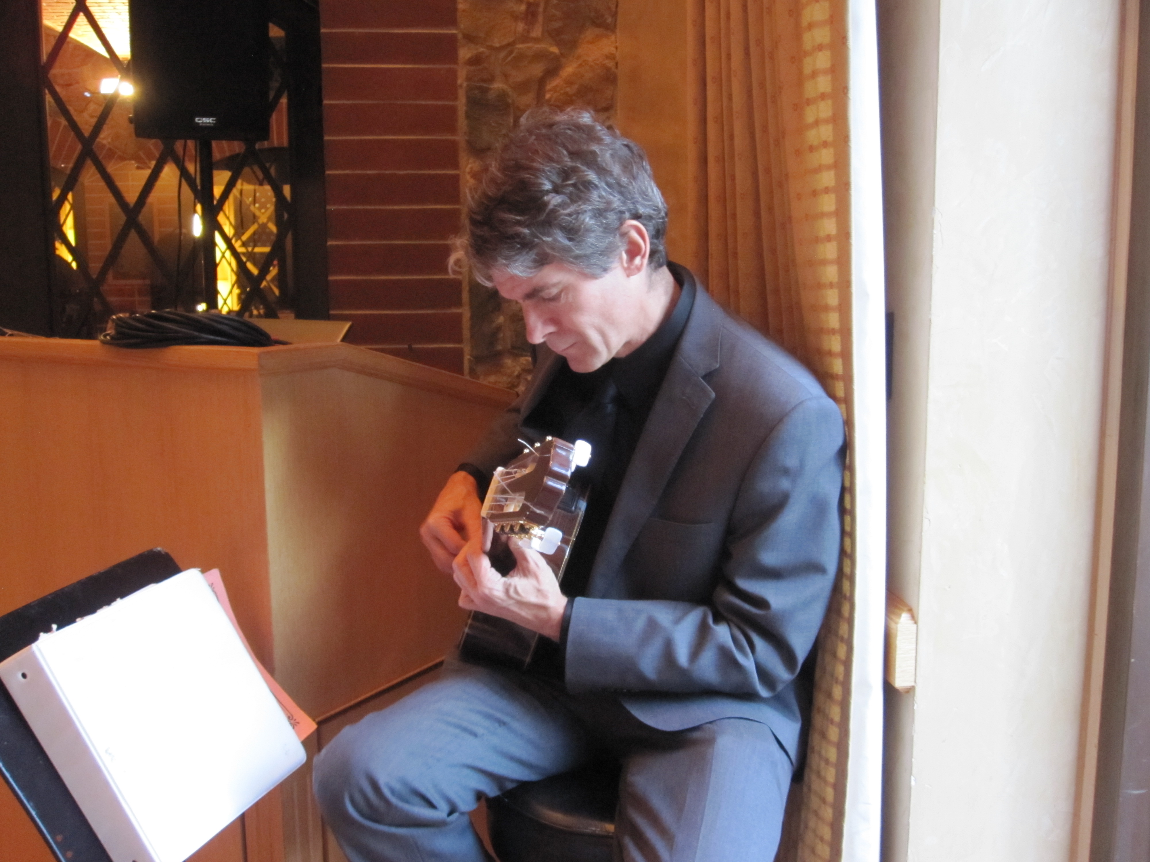 Classical guitarist Bill Kopper was the perfect music of the night.