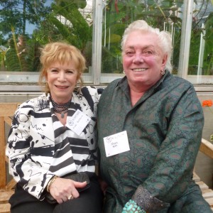 Jim Pfister, Leigh Sinclair (center) and committee member Josephine ...