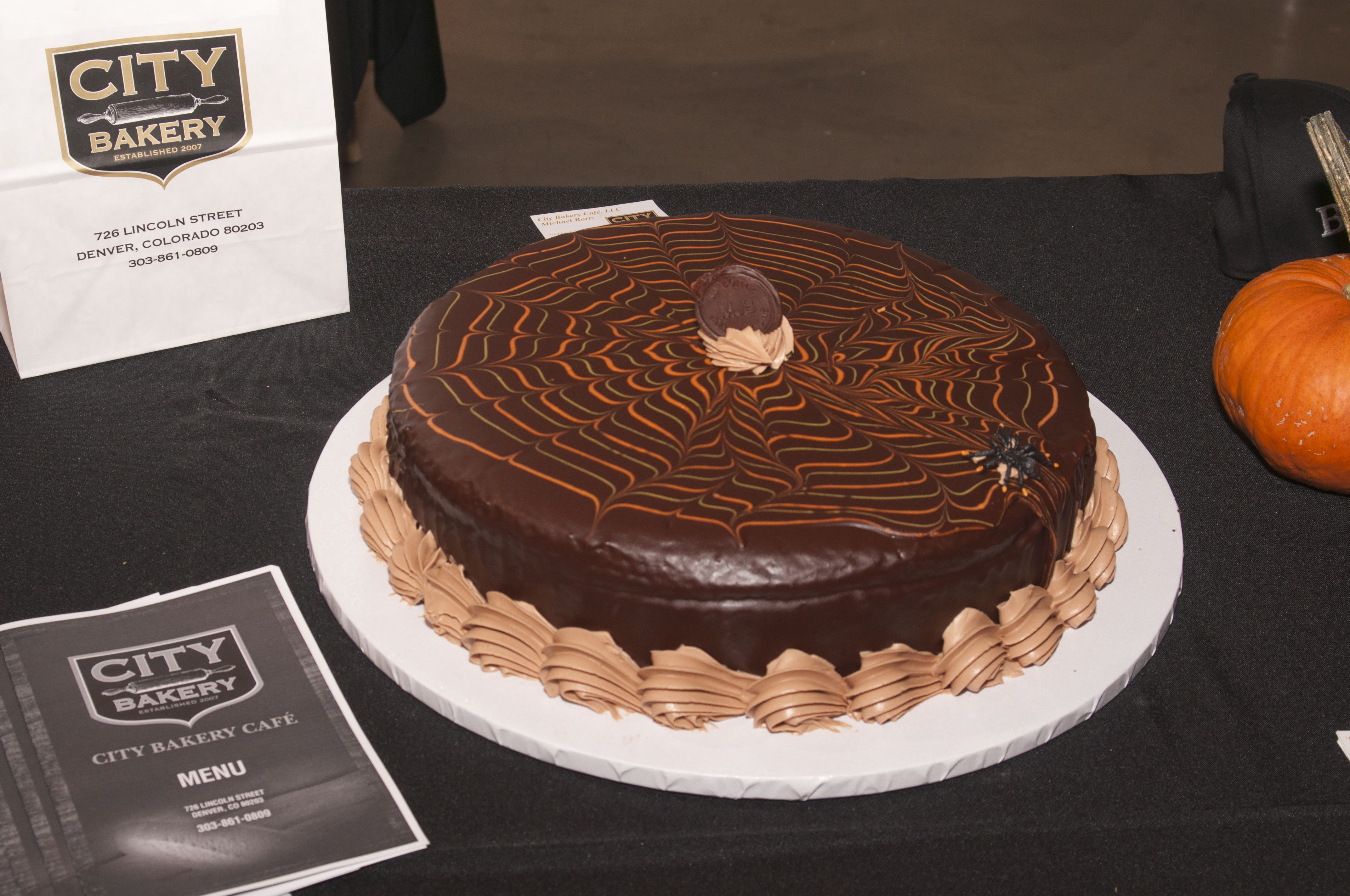 Chocolate cake for the fall season