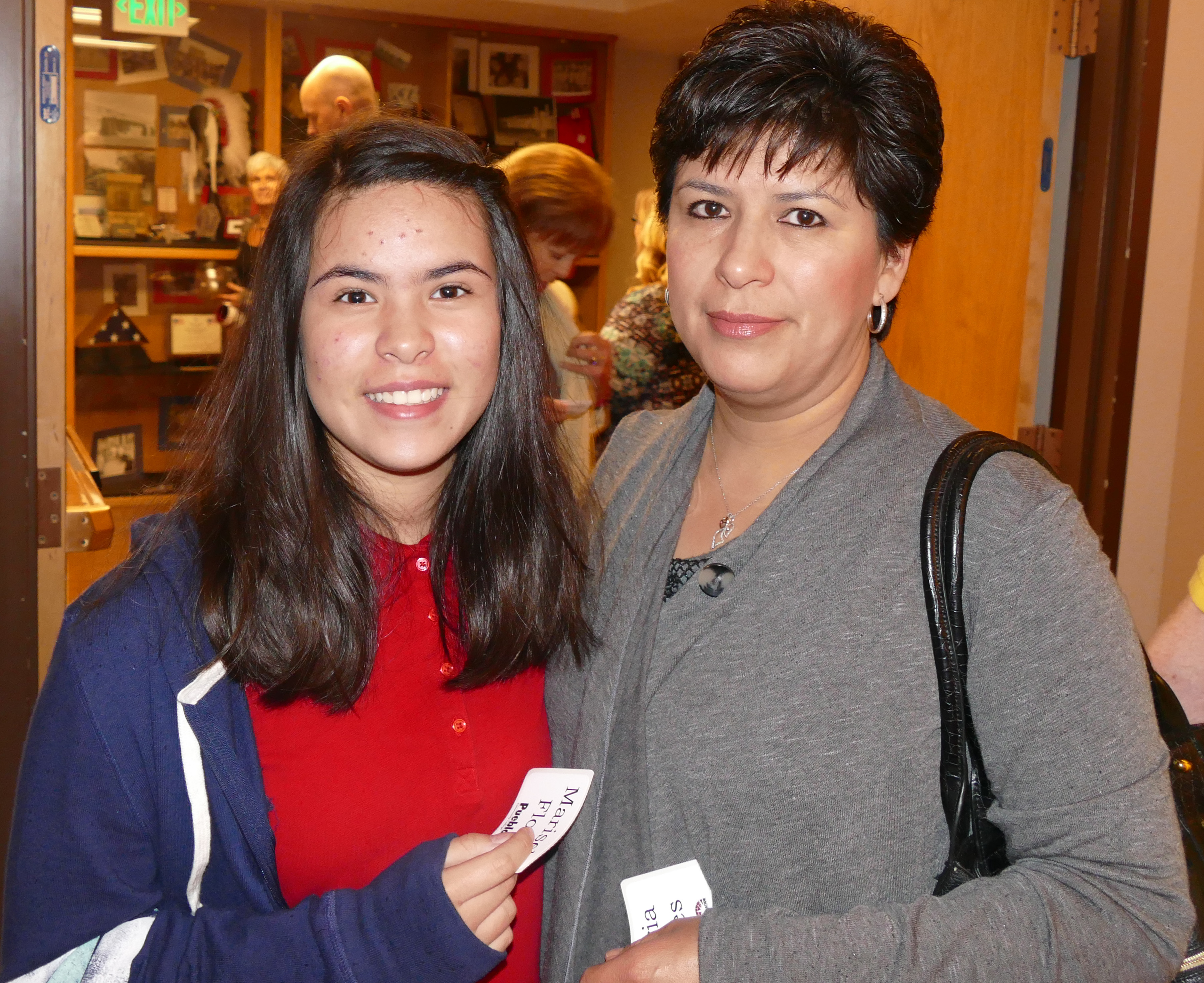 EPIC scholar Marisela Flores and Gloria Flores