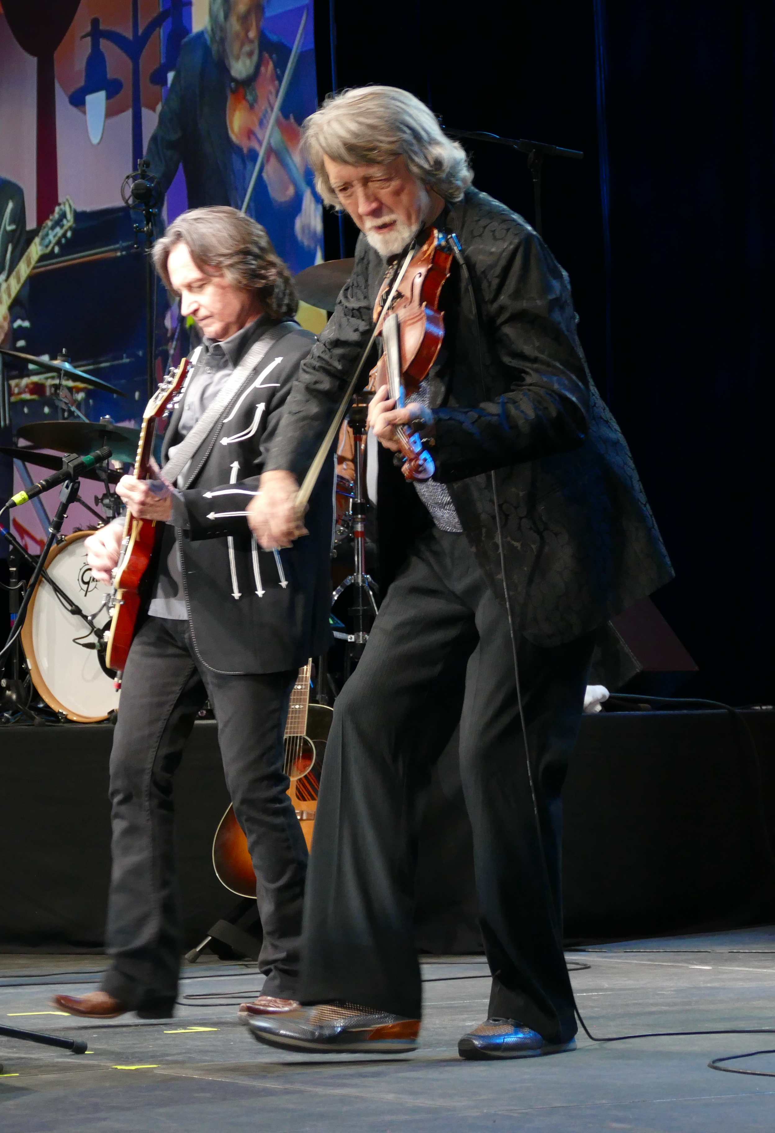 Jeff Hanna and John McEuen jam on stage