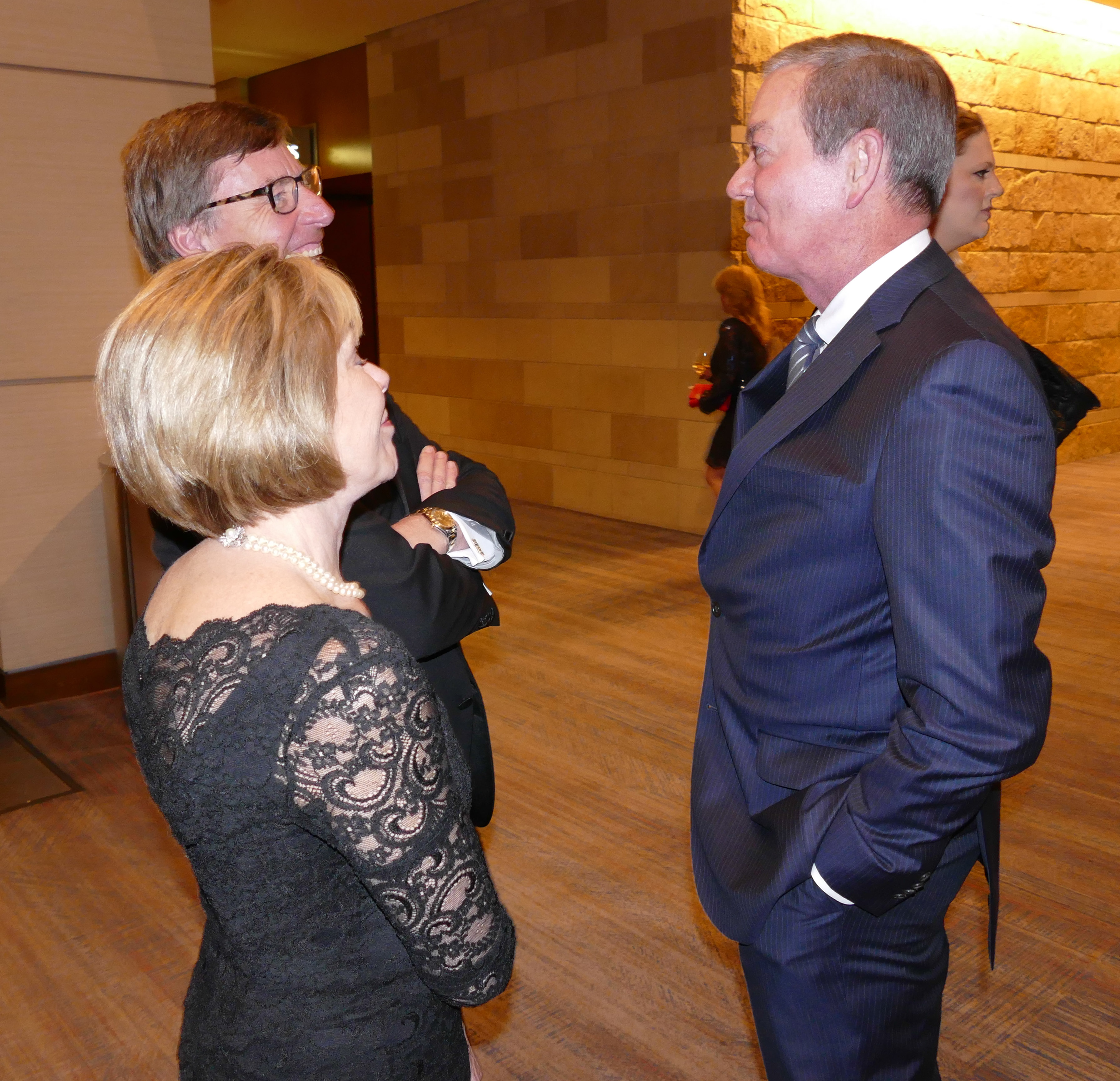 Patti Schwayder and Steve Coffin, left, chat with former Governor Bill ...