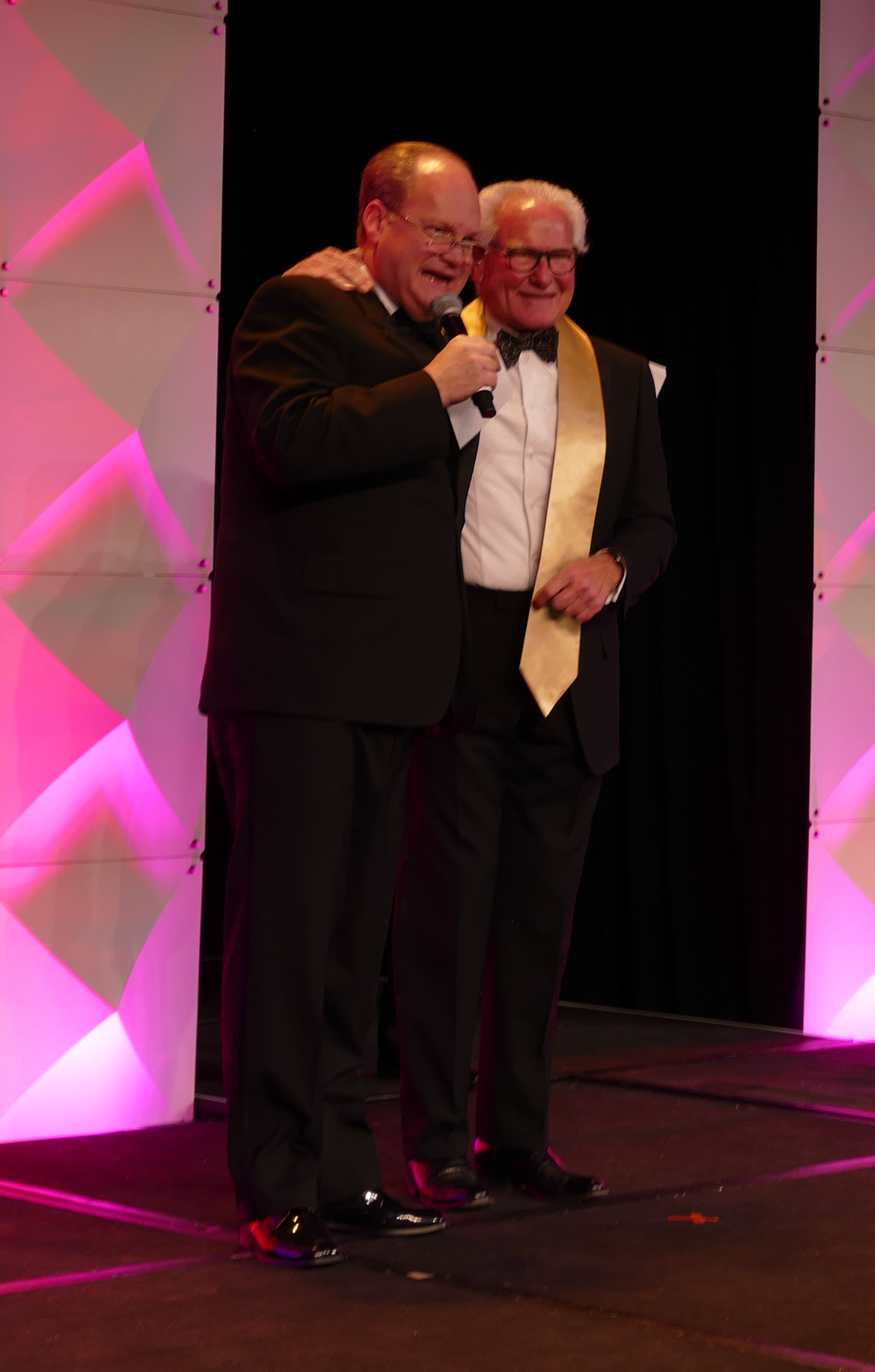 Gregg Moss talks with 2004 laureate Barry Hirschfeld