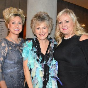(l to r): Artist Darrell Anderson, Eula Adams, Stephanie DeGraff Bender ...
