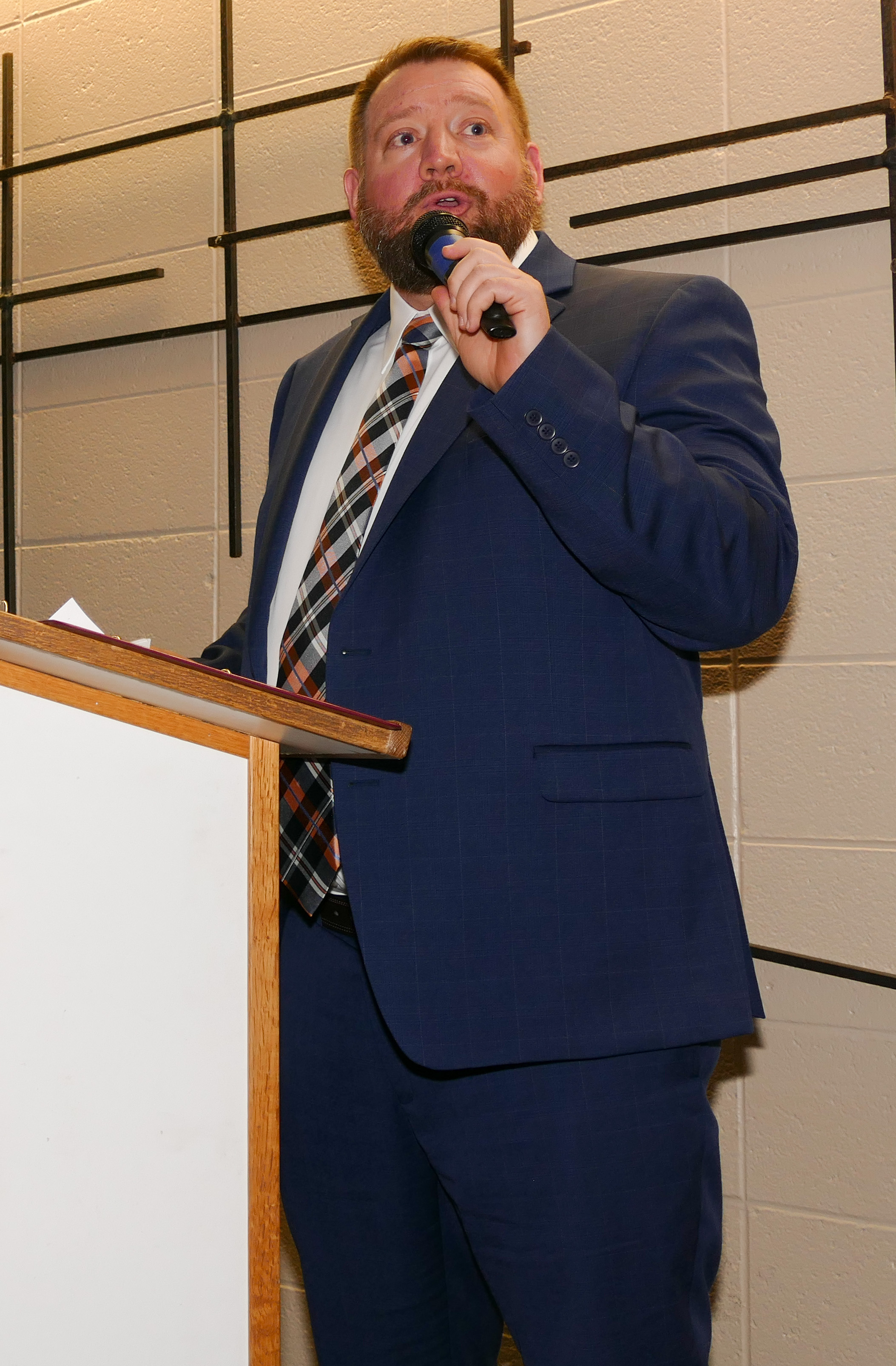 Matt Evans introduces his parents