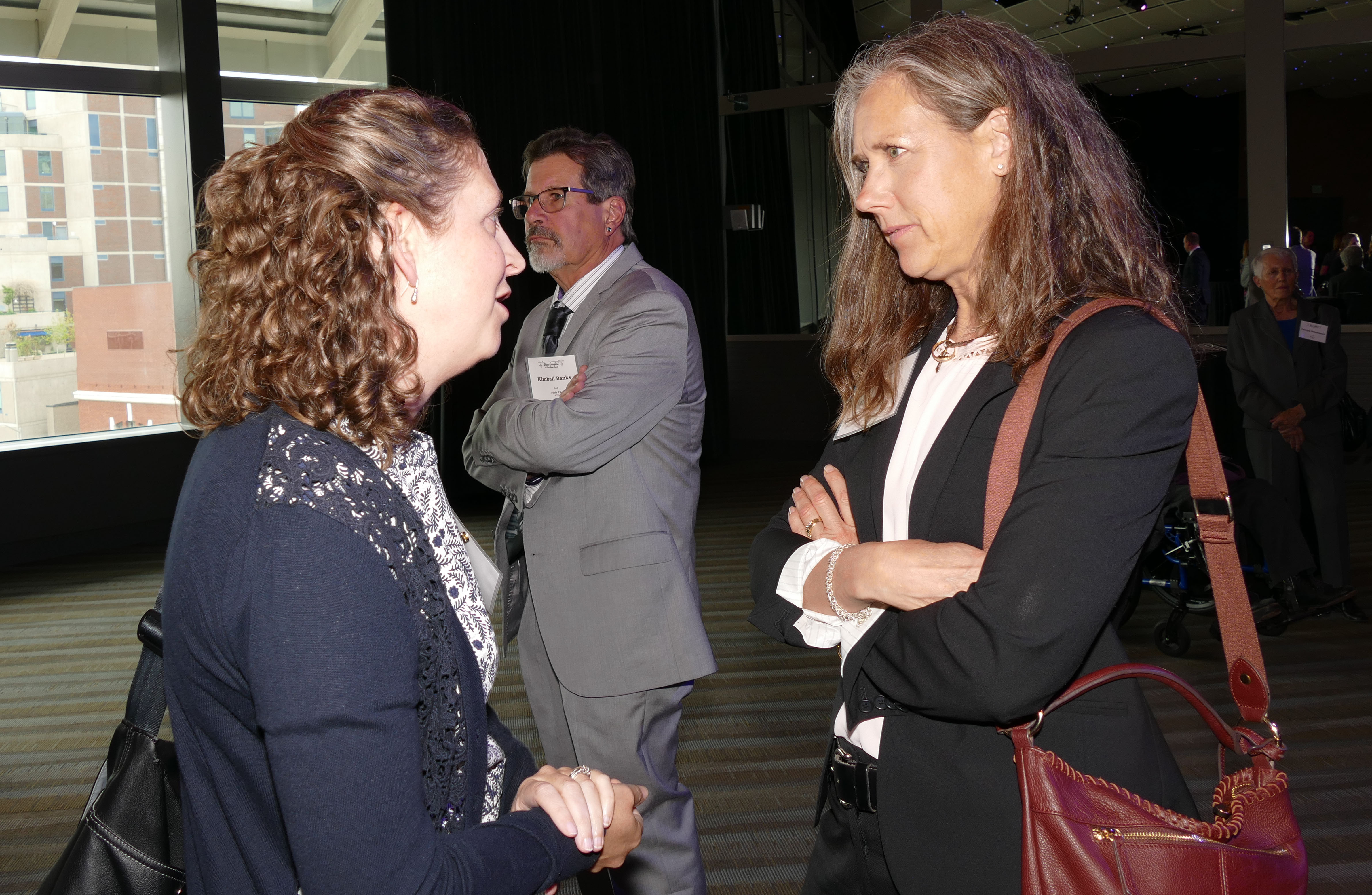 Annie Levinsky, left, chats with Karen Jonas