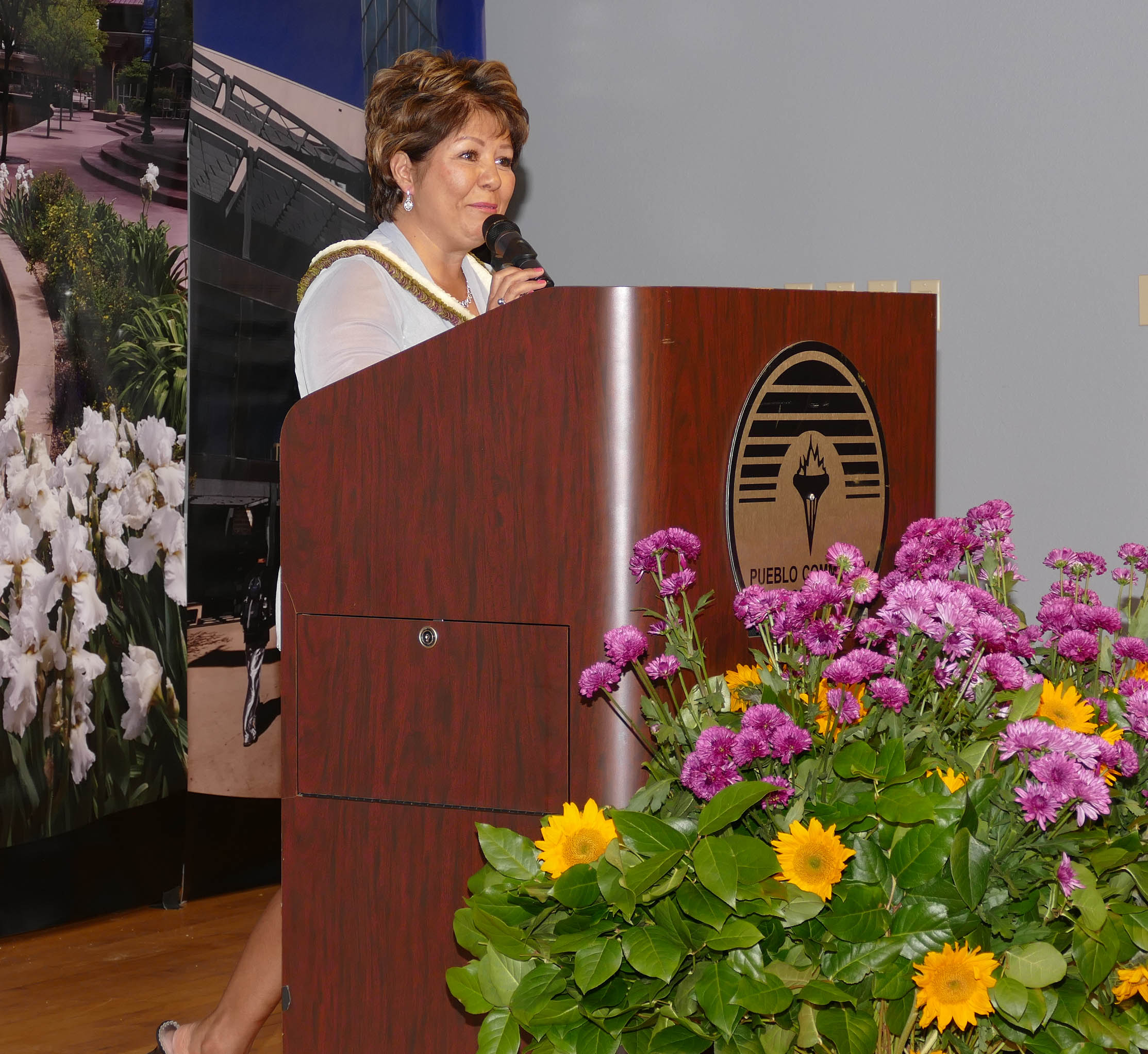 Renee Carson accepts her award