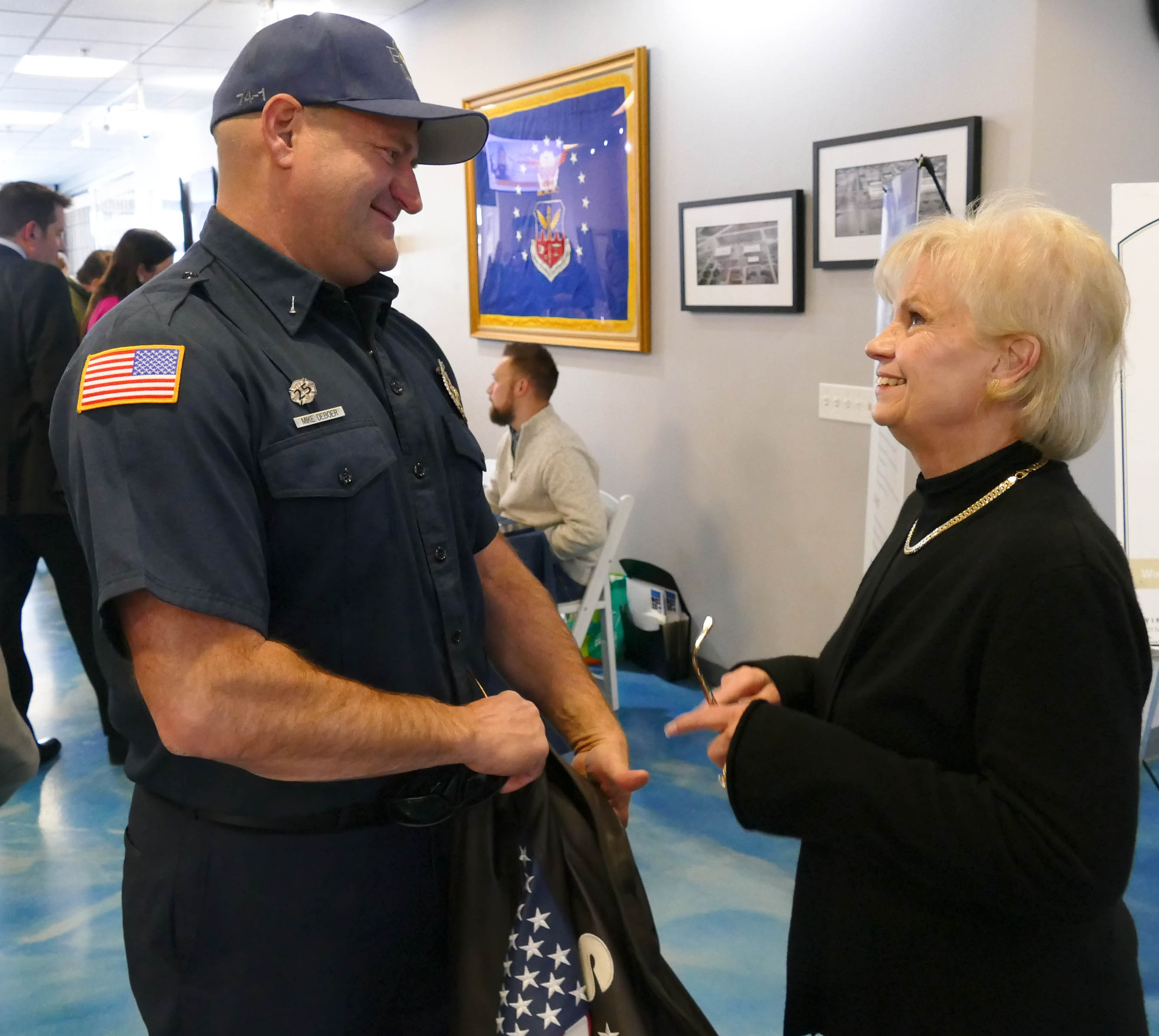 Lt. Mike DeBoer from South Metro Fire District chats with Event chair ...