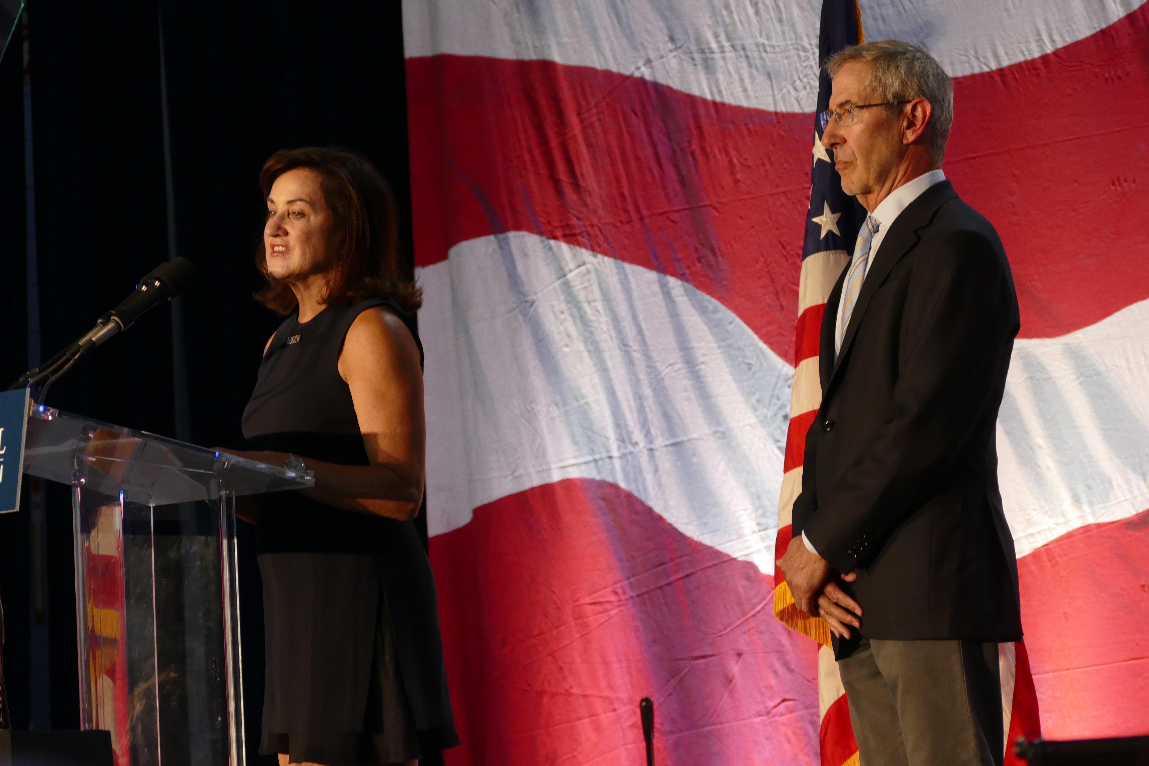 Event Chairs Sue and Harvey Allon thank attendees