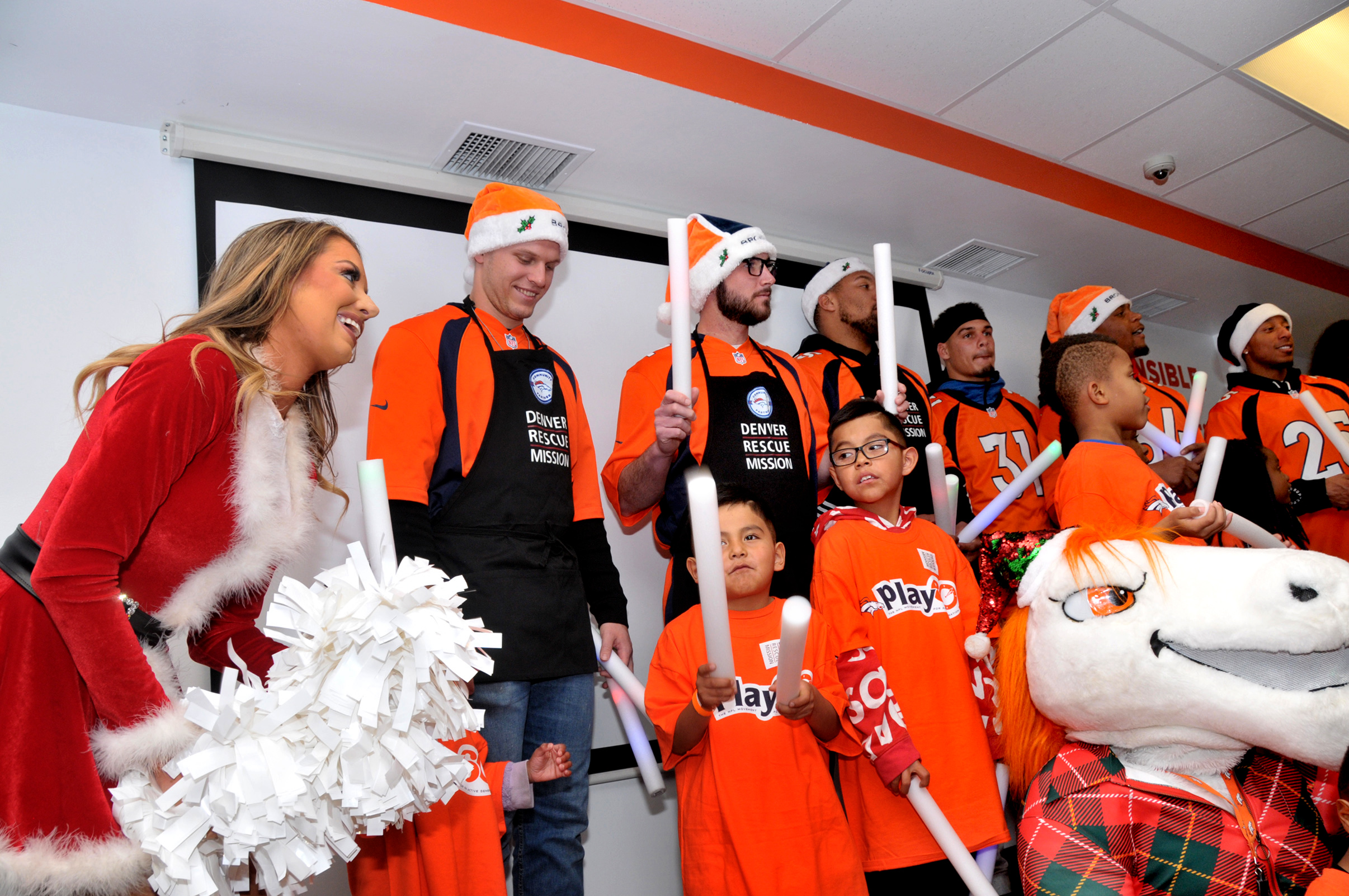 The 2019 Broncos team and cheerleaders ready for their closeup