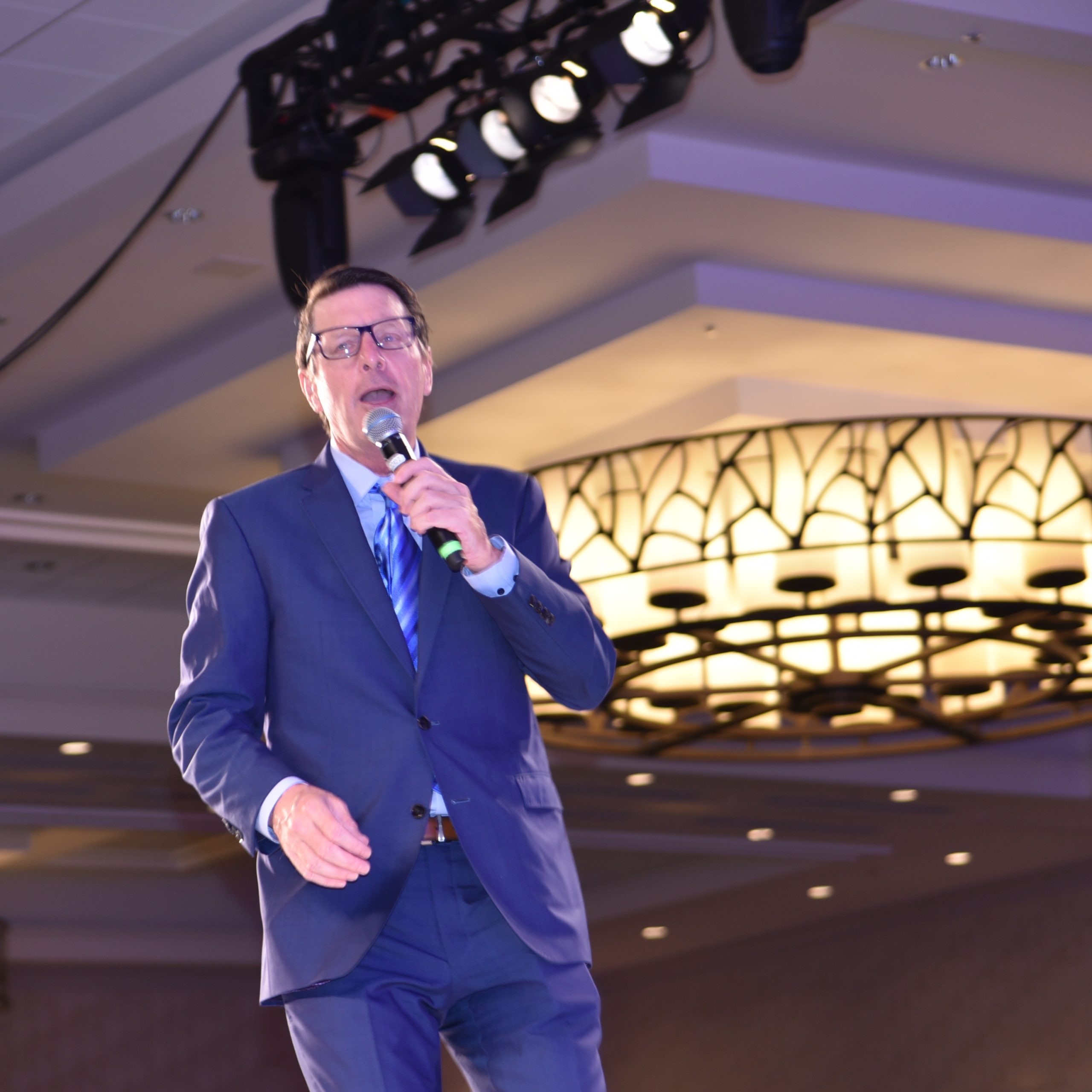 Auctioneer Brent Snyder